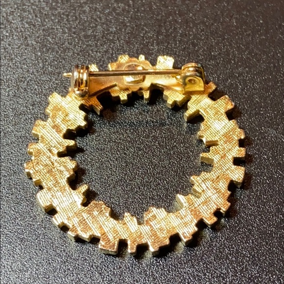 Vintage | Jewelry | Vintage Gold Wreath Brooch Pin | Poshmark